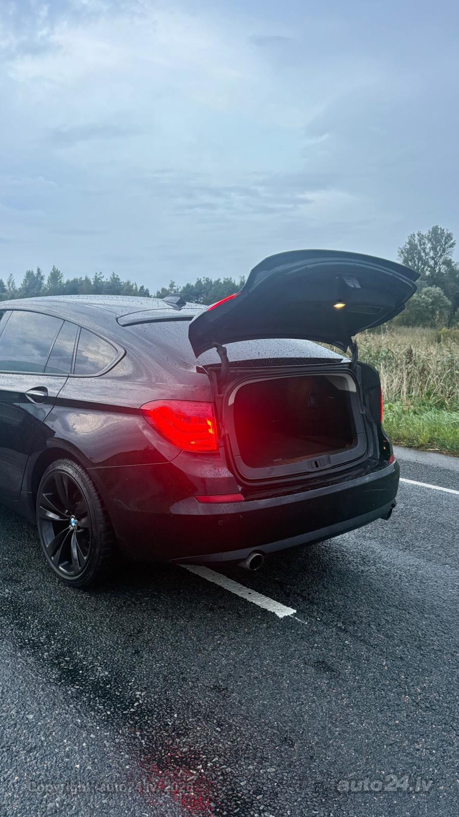 Black BMW 5 Series 2010 in Tallinn, with an engine capacity of 3.00 L and mileage of 305 thousand km for 9800 €, photo 9 on AUTOMOTO.COM.LV