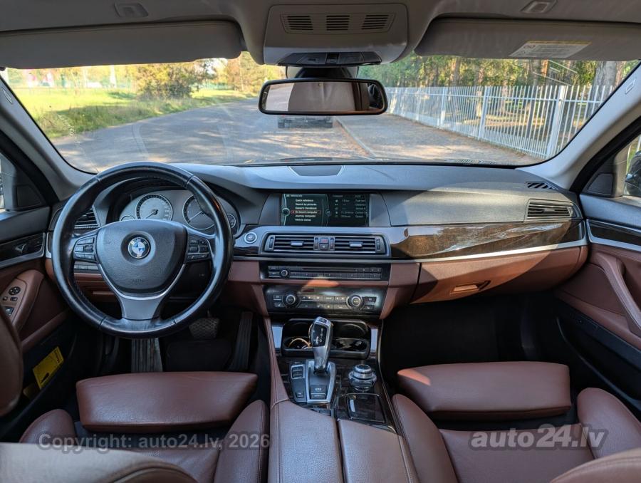 Black BMW 5 Series 2010 in Tallinn, with an engine capacity of 3.00 L and mileage of 228 thousand km for 10300 €, photo 7 on AUTOMOTO.COM.LV