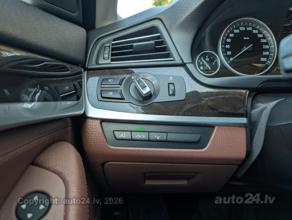 Melns BMW 5 Series 2010 Tallina, ar dzinēja tilpumu 3.00 L un nobraukumu 228 tūkst. km par 10300 €, foto 11 vietnē AUTOMOTO.COM.LV