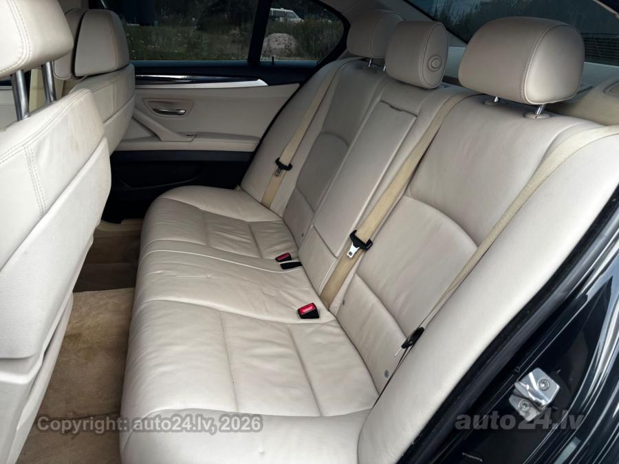 Melns BMW 5 Series 2011 Tartu, ar dzinēja tilpumu 2.00 L un nobraukumu 299 tūkst. km par 9499 €, foto 17 vietnē AUTOMOTO.COM.LV
