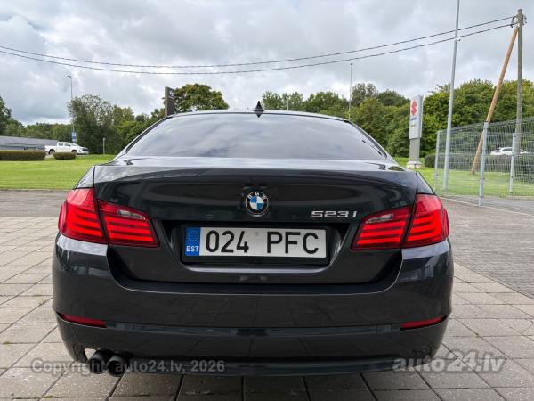 Black BMW 5 Series 2011 in Johvi, with an engine capacity of 3.00 L and mileage of 201 thousand km for 9900 €, photo 6 on AUTOMOTO.COM.LV