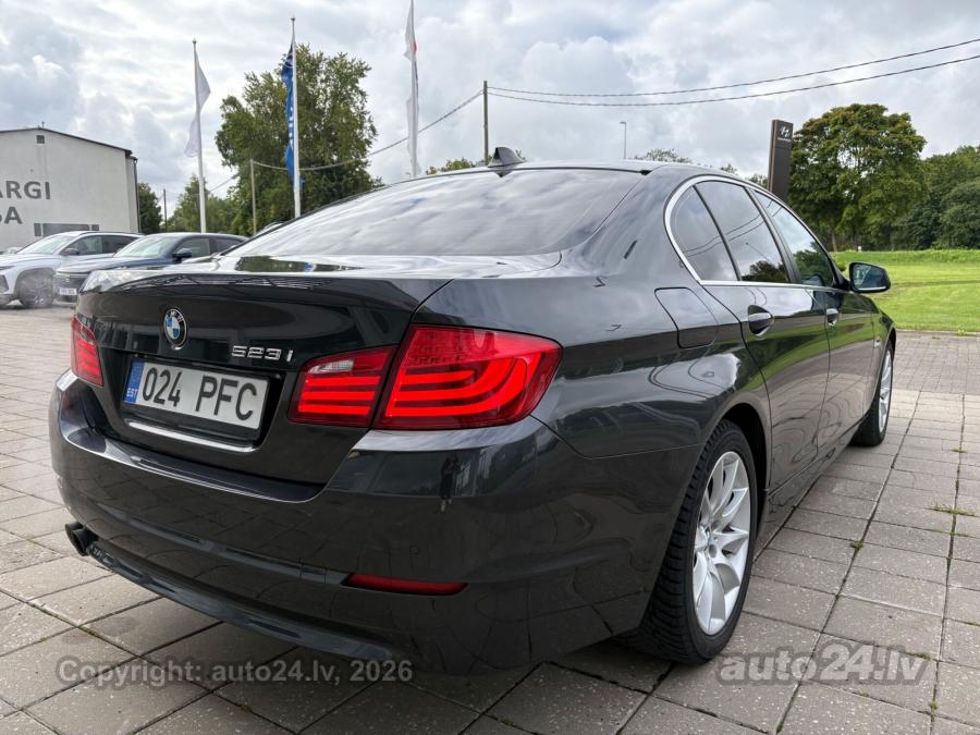 Black BMW 5 Series 2011 in Johvi, with an engine capacity of 3.00 L and mileage of 201 thousand km for 9900 €, photo 4 on AUTOMOTO.COM.LV