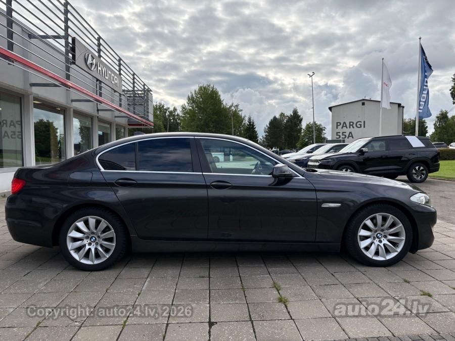 Black BMW 5 Series 2011 in Johvi, with an engine capacity of 3.00 L and mileage of 201 thousand km for 9900 €, photo 9 on AUTOMOTO.COM.LV