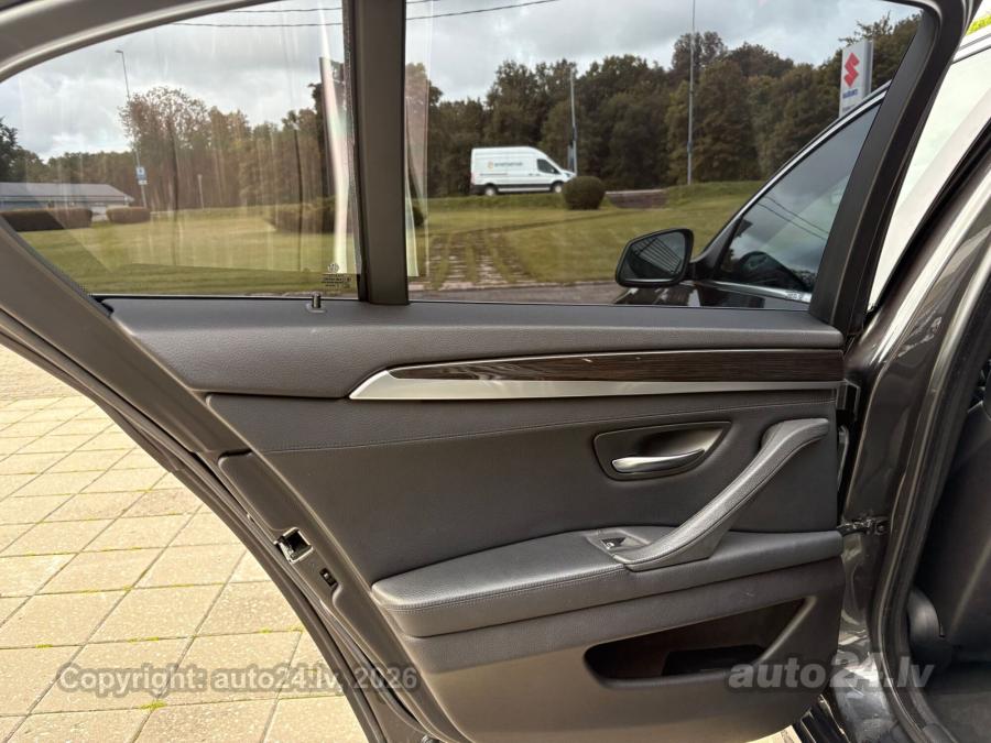 Black BMW 5 Series 2011 in Johvi, with an engine capacity of 3.00 L and mileage of 201 thousand km for 9900 €, photo 13 on AUTOMOTO.COM.LV