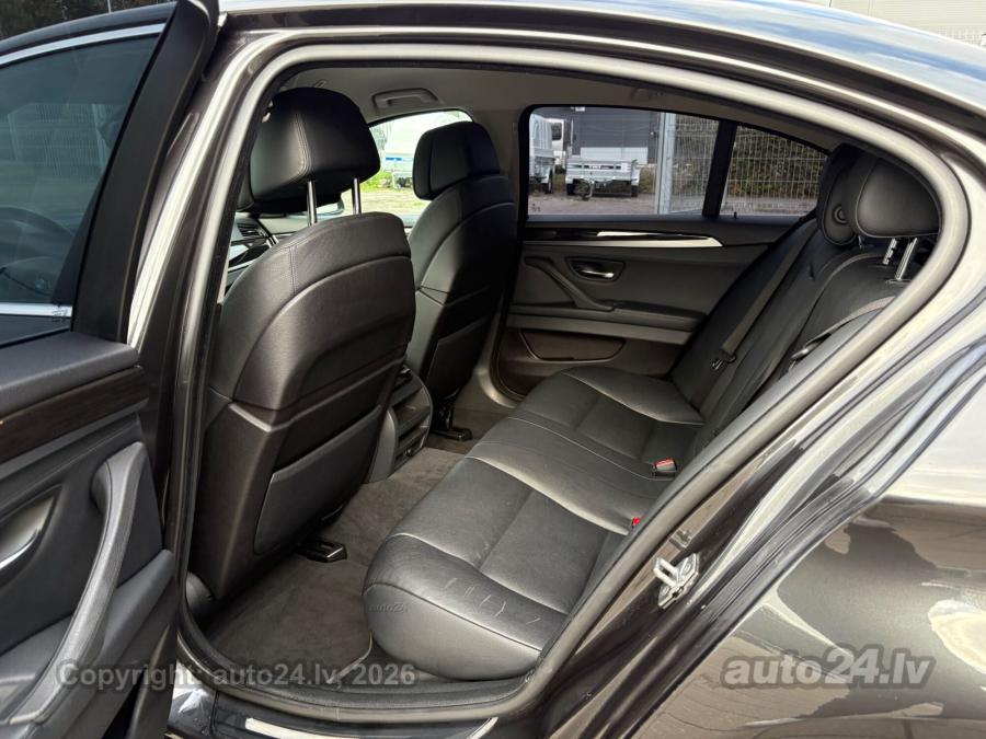 Black BMW 5 Series 2011 in Johvi, with an engine capacity of 3.00 L and mileage of 201 thousand km for 9900 €, photo 14 on AUTOMOTO.COM.LV