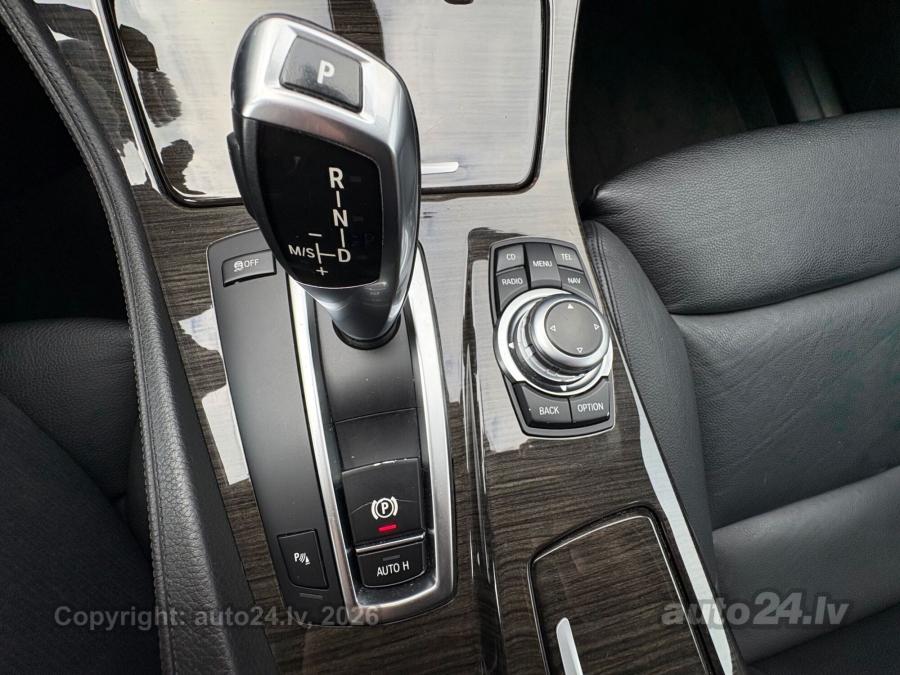 Black BMW 5 Series 2011 in Johvi, with an engine capacity of 3.00 L and mileage of 201 thousand km for 9900 €, photo 27 on AUTOMOTO.COM.LV
