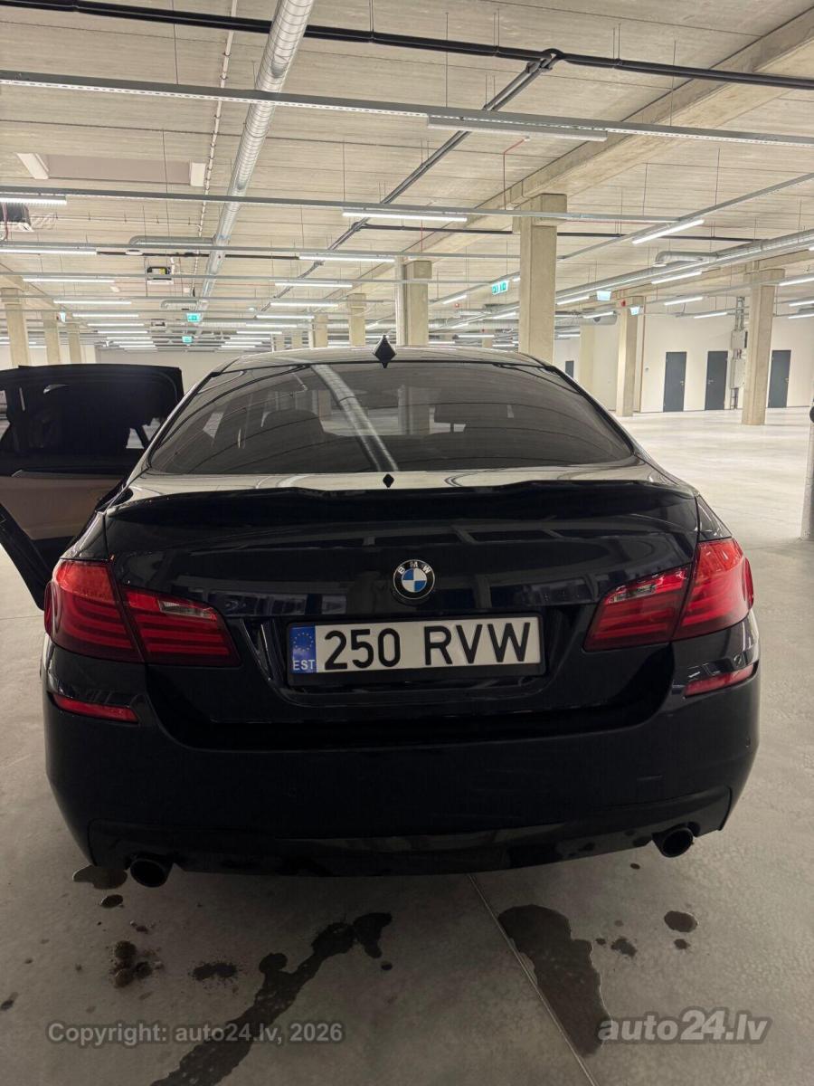 Melns BMW 5 Series 2012 Tallina, ar dzinēja tilpumu 3.00 L un nobraukumu 239 tūkst. km par 14999 €, foto 11 vietnē AUTOMOTO.COM.LV