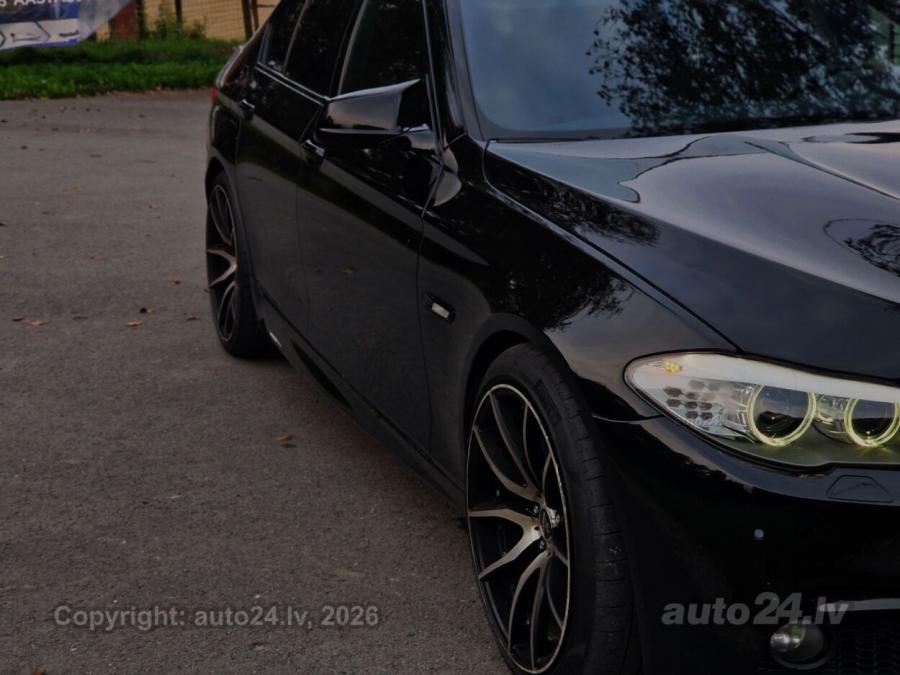 Melns BMW 5 Series 2012 Tallina, ar dzinēja tilpumu 3.00 L un nobraukumu 286 tūkst. km par 12500 €, foto 28 vietnē AUTOMOTO.COM.LV