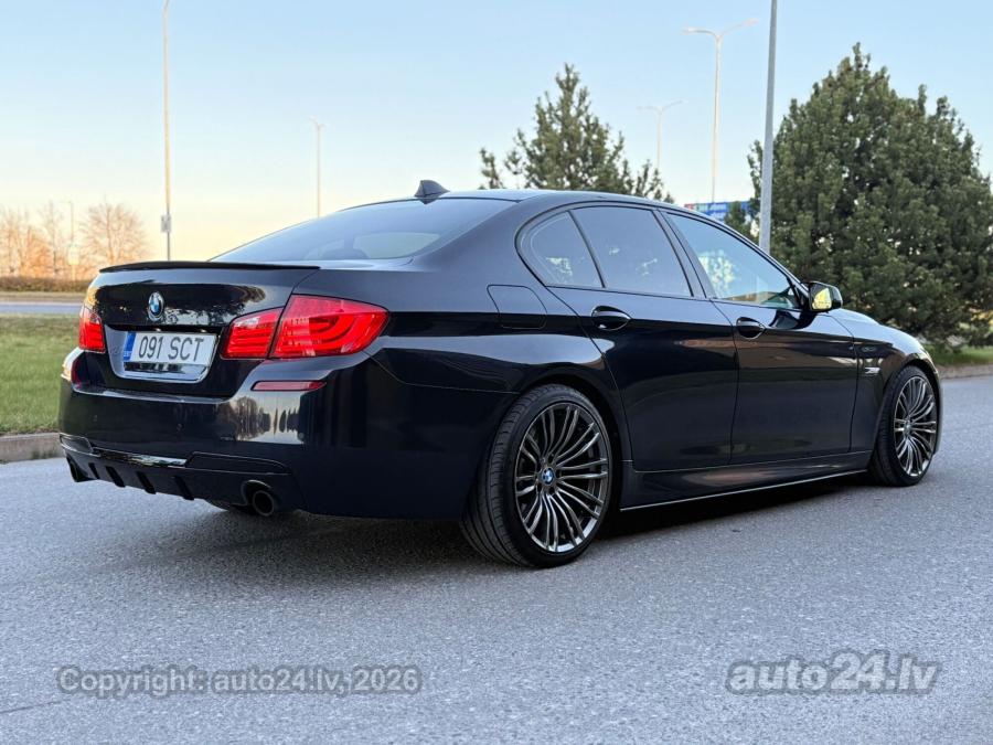 Melns BMW 5 Series 2012 Tartu, ar dzinēja tilpumu 3.00 L un nobraukumu 265 tūkst. km par 14200 €, foto 4 vietnē AUTOMOTO.COM.LV