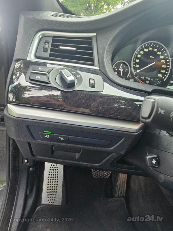 Melns BMW 5 Series 2012 Tallina, ar dzinēja tilpumu 3.00 L un nobraukumu 250 tūkst. km par 9500 €, foto 10 vietnē AUTOMOTO.COM.LV