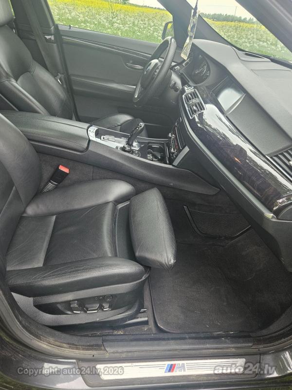 Black BMW 5 Series 2012 in Tallinn, with an engine capacity of 3.00 L and mileage of 250 thousand km for 9500 €, photo 6 on AUTOMOTO.COM.LV