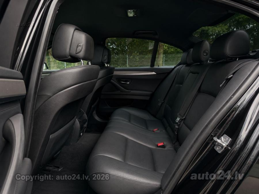 Melns BMW 5 Series 2012 Tartu, ar dzinēja tilpumu 3.00 L un nobraukumu 270 tūkst. km par 10900 €, foto 12 vietnē AUTOMOTO.COM.LV