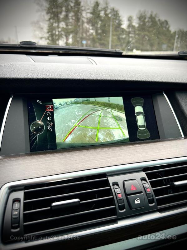 Black BMW 5 Series 2013 in Rapla, with an engine capacity of 3.00 L and mileage of 300 thousand km for 15900 €, photo 11 on AUTOMOTO.COM.LV