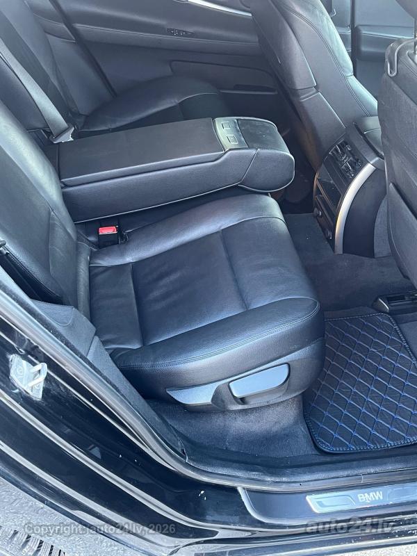 Melns BMW 5 Series 2014 Mustvē, ar dzinēja tilpumu 3.00 L un nobraukumu 265 tūkst. km par 14990 €, foto 7 vietnē AUTOMOTO.COM.LV