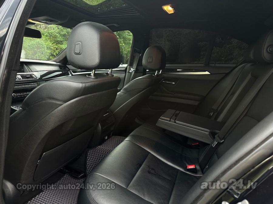 Black BMW 5 Series 2014 in Tallinn, with an engine capacity of 3.00 L and mileage of 311 thousand km for 13500 €, photo 12 on AUTOMOTO.COM.LV