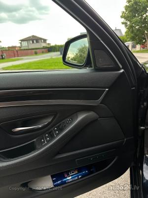 Black BMW 5 Series 2014 in Tallinn, with an engine capacity of 3.00 L and mileage of 311 thousand km for 13500 €, photo 17 on AUTOMOTO.COM.LV