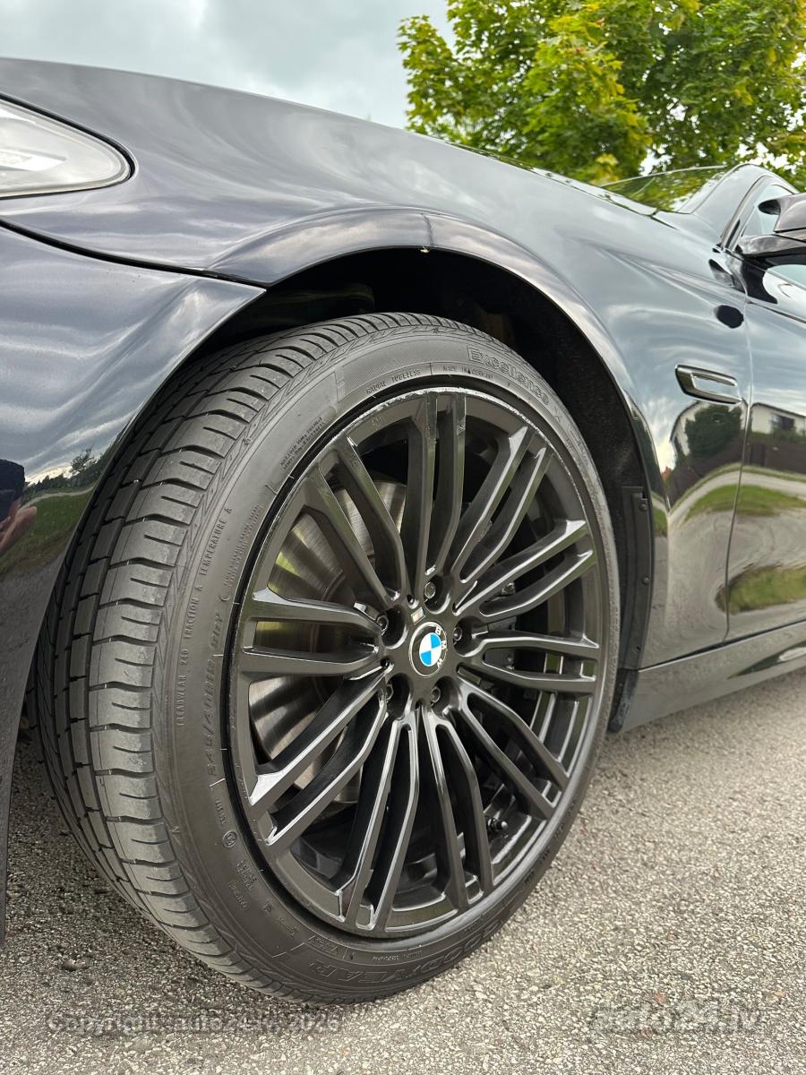 Black BMW 5 Series 2014 in Tallinn, with an engine capacity of 3.00 L and mileage of 311 thousand km for 13500 €, photo 29 on AUTOMOTO.COM.LV