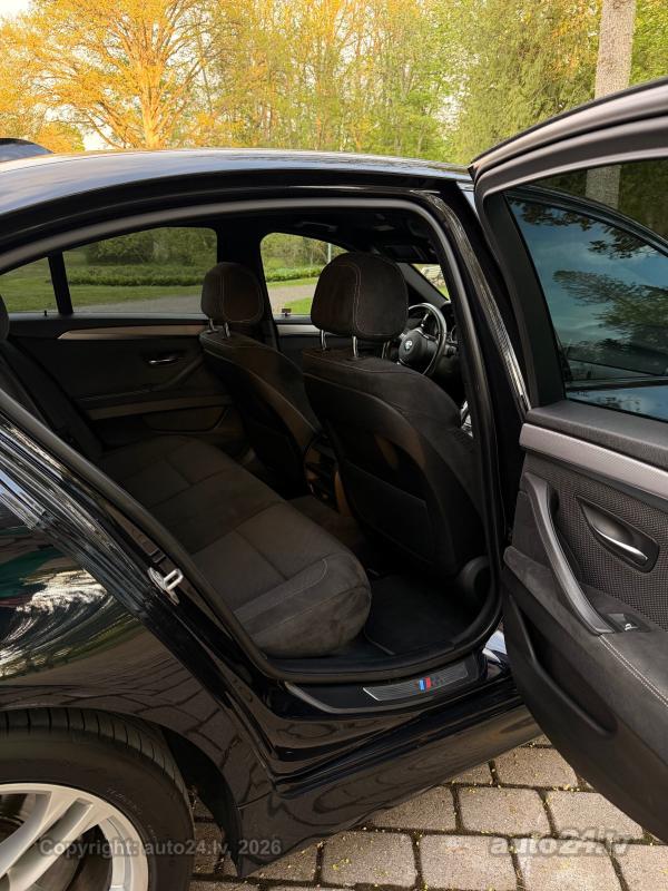 Melns BMW 5 Series 2015 Tallina, ar dzinēja tilpumu 3.00 L un nobraukumu 245 tūkst. km par 17000 €, foto 9 vietnē AUTOMOTO.COM.LV