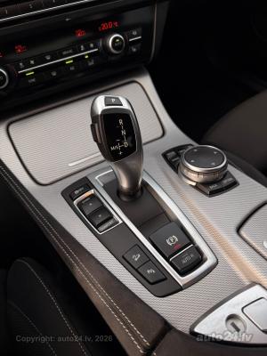 Melns BMW 5 Series 2015 Tallina, ar dzinēja tilpumu 3.00 L un nobraukumu 245 tūkst. km par 17000 €, foto 11 vietnē AUTOMOTO.COM.LV