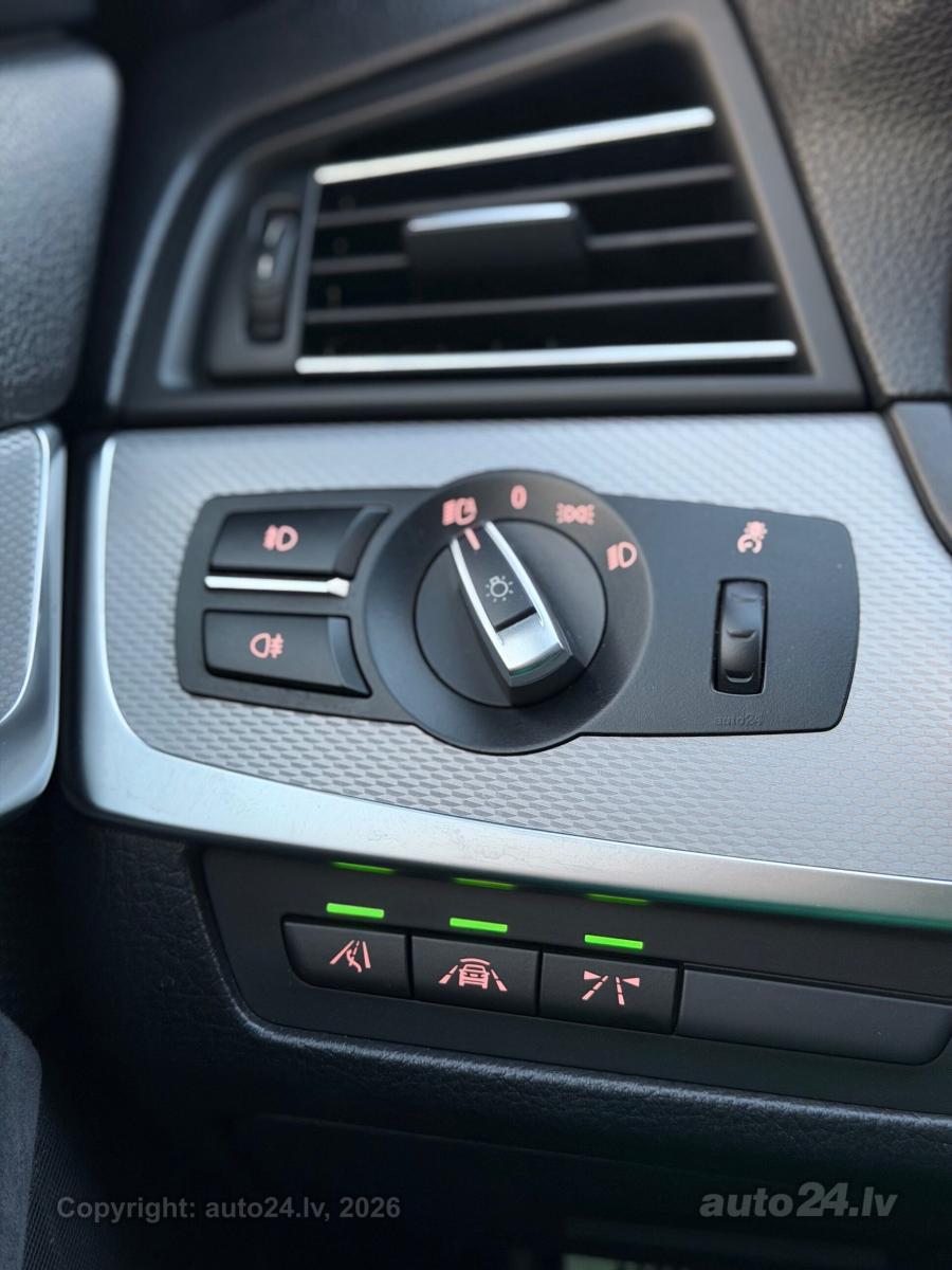 Melns BMW 5 Series 2015 Tallina, ar dzinēja tilpumu 3.00 L un nobraukumu 245 tūkst. km par 17000 €, foto 13 vietnē AUTOMOTO.COM.LV