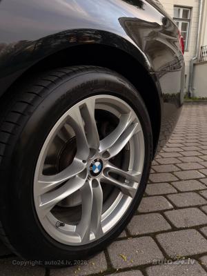 Melns BMW 5 Series 2015 Tallina, ar dzinēja tilpumu 3.00 L un nobraukumu 245 tūkst. km par 17000 €, foto 15 vietnē AUTOMOTO.COM.LV