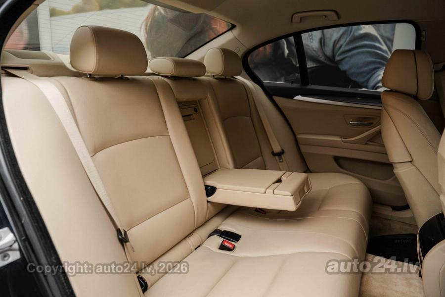 Melns BMW 5 Series 2015 Tallina, ar dzinēja tilpumu 2.00 L un nobraukumu 189 tūkst. km par 14950 €, foto 12 vietnē AUTOMOTO.COM.LV