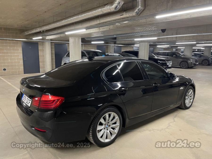 Black BMW 5 Series 2016 in Tallinn, with an engine capacity of 2.00 L and mileage of 279 thousand km for 13499 €, photo 7 on AUTOMOTO.COM.LV