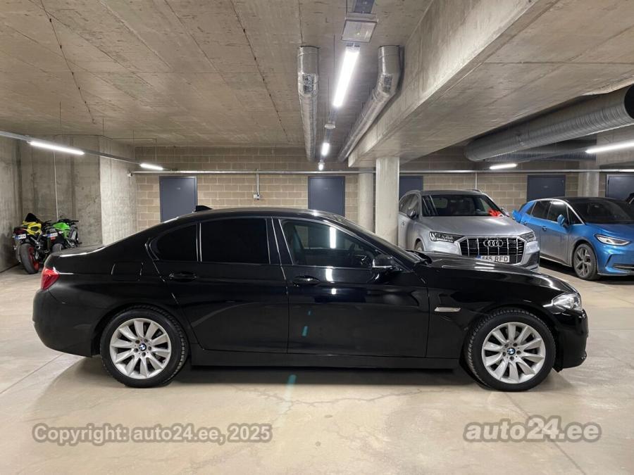 Black BMW 5 Series 2016 in Tallinn, with an engine capacity of 2.00 L and mileage of 279 thousand km for 13499 €, photo 8 on AUTOMOTO.COM.LV