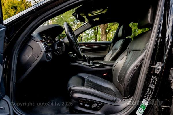 Black BMW 5 Series 2017 in Tallinn, with an engine capacity of 3.00 L and mileage of 227 thousand km for 19900 €, photo 7 on AUTOMOTO.COM.LV