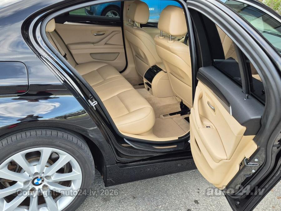 Melns BMW 5 Series 2017 Tallina, ar dzinēja tilpumu 2.00 L un nobraukumu 135 tūkst. km par 17900 €, foto 25 vietnē AUTOMOTO.COM.LV