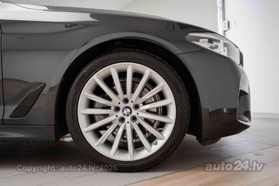 Black BMW 5 Series 2017 in Tallinn, with an engine capacity of 2.00 L and mileage of 91 thousand km for 28200 €, photo 15 on AUTOMOTO.COM.LV