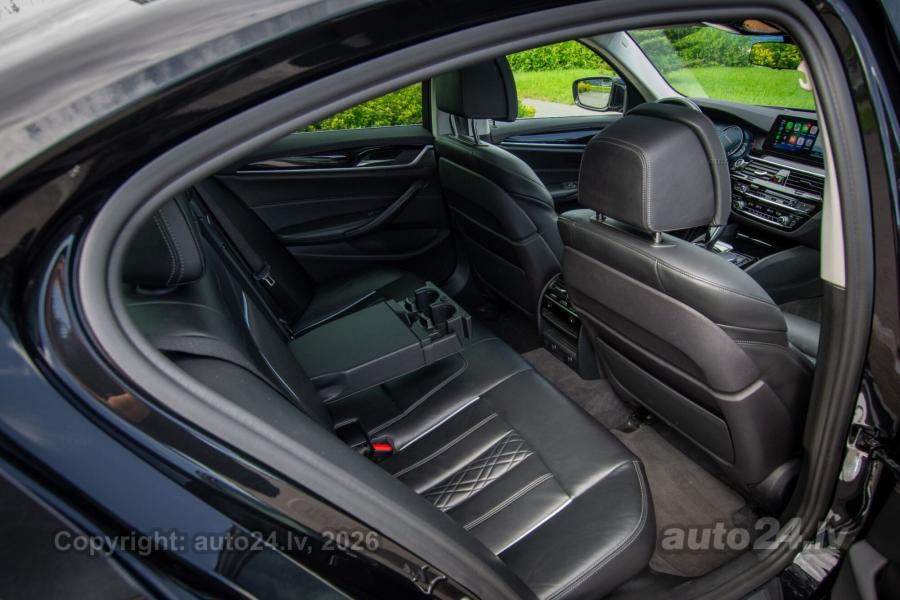 Black BMW 5 Series 2017 in Parnu, with an engine capacity of 3.00 L and mileage of 150 thousand km for 25900 €, photo 9 on AUTOMOTO.COM.LV