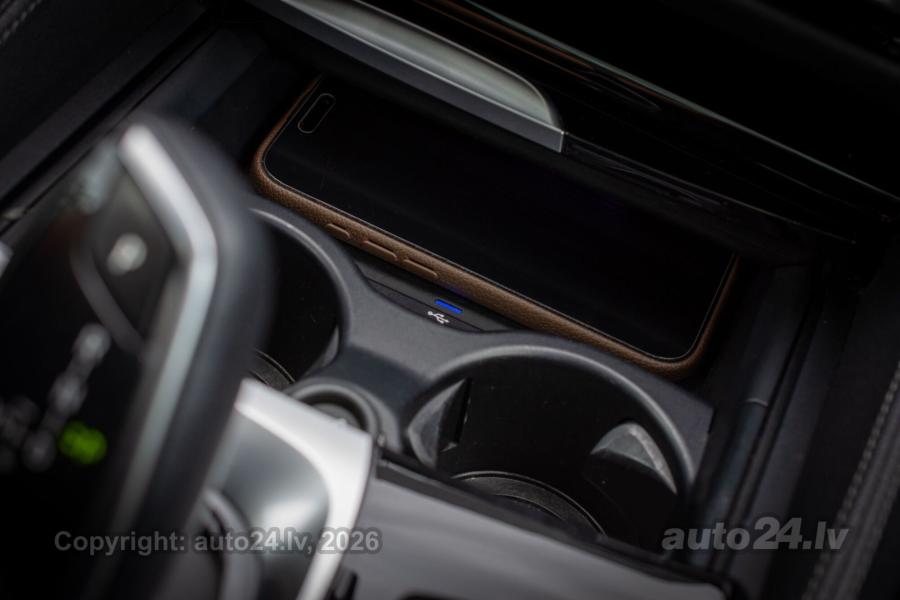 Black BMW 5 Series 2017 in Parnu, with an engine capacity of 3.00 L and mileage of 150 thousand km for 25900 €, photo 18 on AUTOMOTO.COM.LV