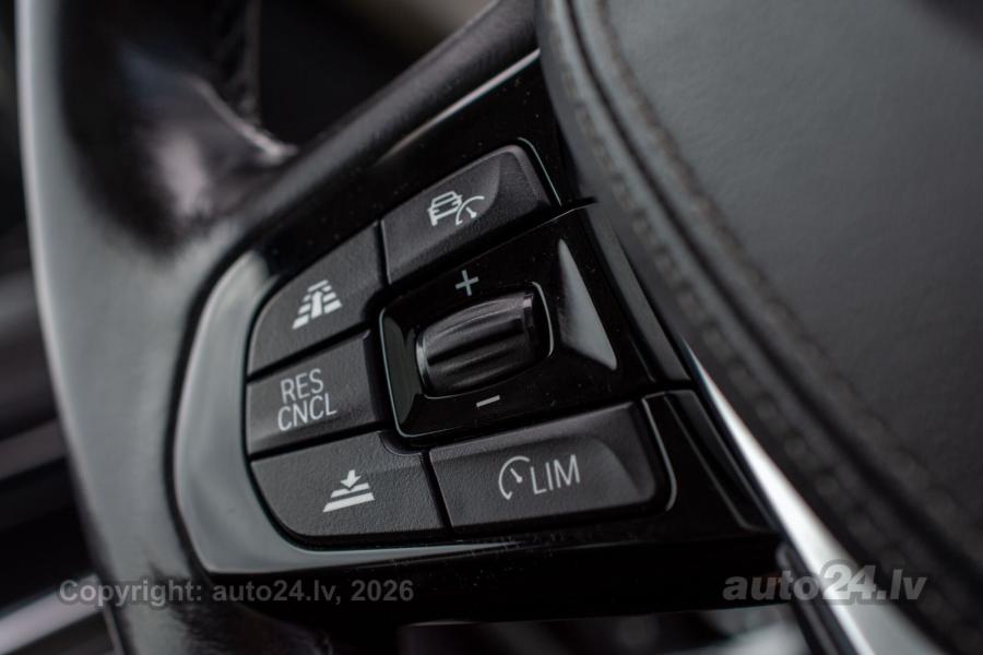 Black BMW 5 Series 2017 in Parnu, with an engine capacity of 3.00 L and mileage of 150 thousand km for 25900 €, photo 19 on AUTOMOTO.COM.LV
