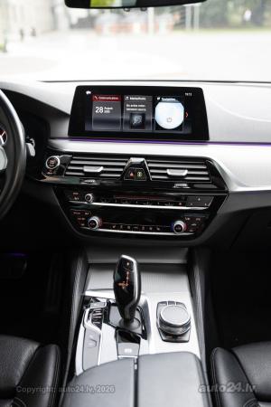 Black BMW 5 Series 2017 in Tallinn, with an engine capacity of 3.00 L and mileage of 195 thousand km for 27900 €, photo 14 on AUTOMOTO.COM.LV