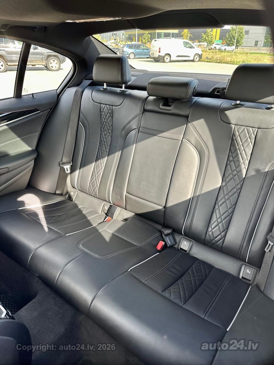 Black BMW 5 Series 2018 in Tallinn, with an engine capacity of 2.00 L and mileage of 85 thousand km for 26800 €, photo 9 on AUTOMOTO.COM.LV