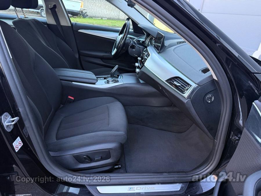 Black BMW 5 Series 2018 in Tallinn, with an engine capacity of 2.00 L and mileage of 208 thousand km for 14490 €, photo 10 on AUTOMOTO.COM.LV