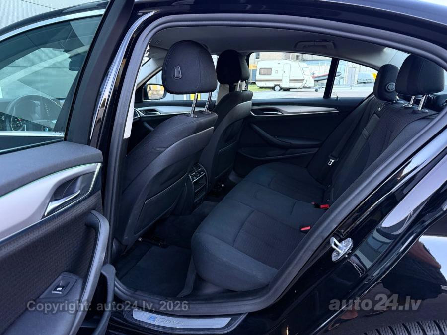 Black BMW 5 Series 2018 in Tallinn, with an engine capacity of 2.00 L and mileage of 208 thousand km for 14490 €, photo 12 on AUTOMOTO.COM.LV