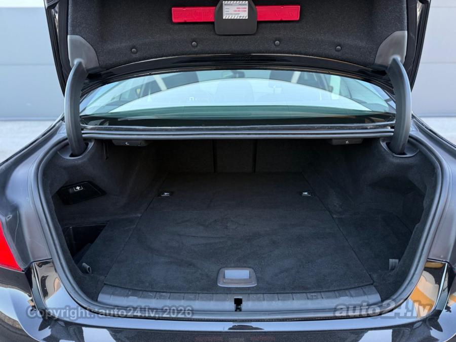 Black BMW 5 Series 2018 in Tallinn, with an engine capacity of 2.00 L and mileage of 208 thousand km for 14490 €, photo 27 on AUTOMOTO.COM.LV