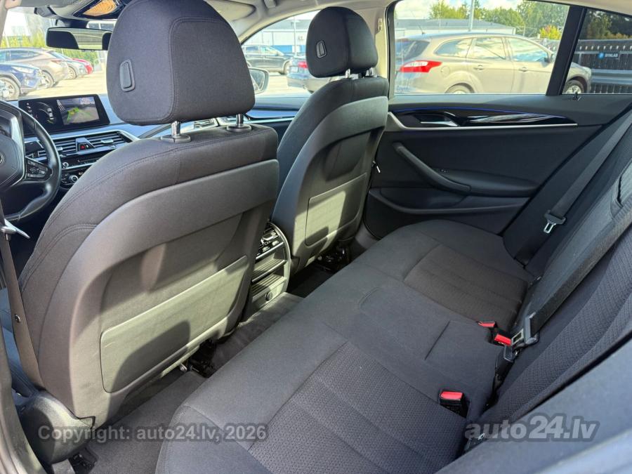 Black BMW 5 Series 2018 in Tallinn, with an engine capacity of 2.00 L and mileage of 211 thousand km for 14990 €, photo 12 on AUTOMOTO.COM.LV