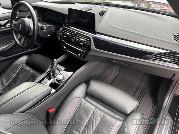 Black BMW 5 Series 2018 in Riga, with an engine capacity of 3.00 L and mileage of 135 thousand km for 32990 €, photo 6 on AUTOMOTO.COM.LV