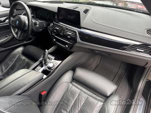 Black BMW 5 Series 2018 in Riga, with an engine capacity of 3.00 L and mileage of 135 thousand km for 32990 €, photo 6 on AUTOMOTO.COM.LV