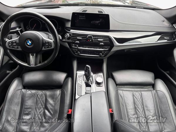 Black BMW 5 Series 2018 in Riga, with an engine capacity of 3.00 L and mileage of 135 thousand km for 32990 €, photo 8 on AUTOMOTO.COM.LV