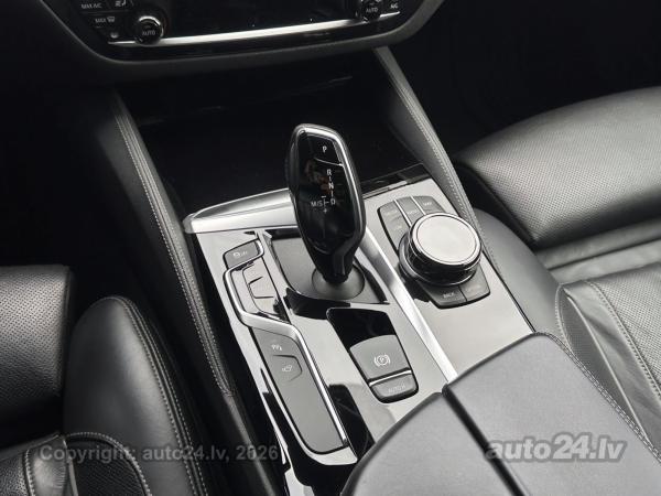 Black BMW 5 Series 2018 in Riga, with an engine capacity of 3.00 L and mileage of 135 thousand km for 32990 €, photo 10 on AUTOMOTO.COM.LV