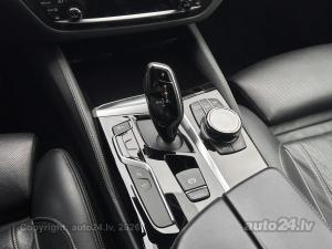 Black BMW 5 Series 2018 in Riga, with an engine capacity of 3.00 L and mileage of 135 thousand km for 32990 €, photo 10 on AUTOMOTO.COM.LV