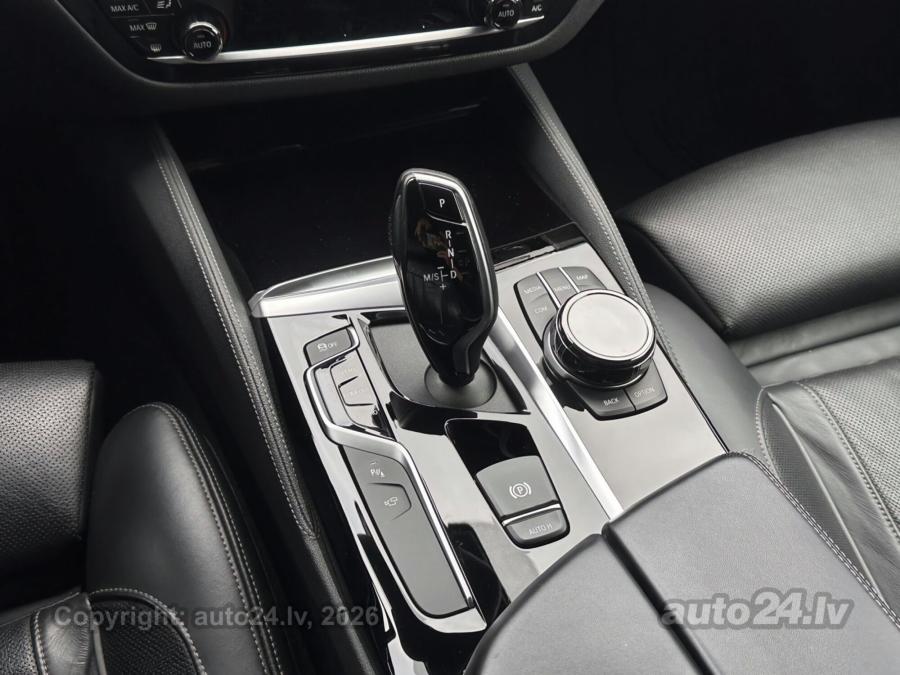 Black BMW 5 Series 2018 in Riga, with an engine capacity of 3.00 L and mileage of 135 thousand km for 32990 €, photo 10 on AUTOMOTO.COM.LV