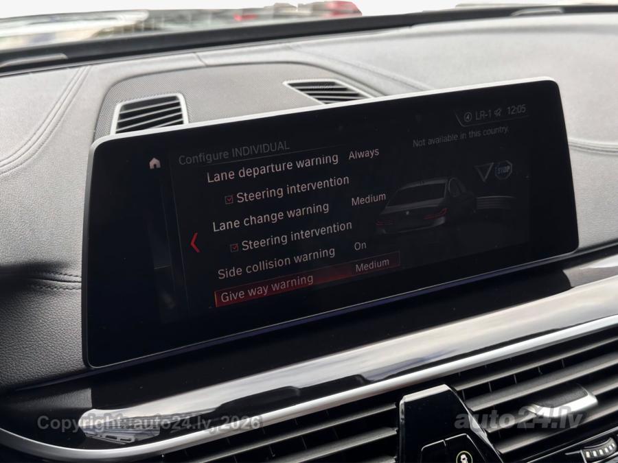 Black BMW 5 Series 2018 in Riga, with an engine capacity of 3.00 L and mileage of 135 thousand km for 32990 €, photo 12 on AUTOMOTO.COM.LV