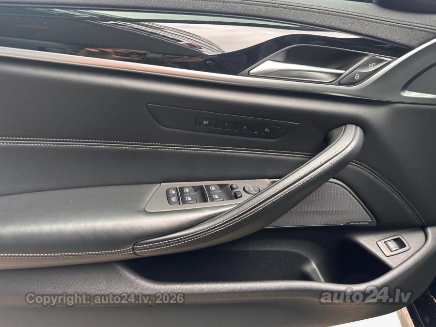 Black BMW 5 Series 2018 in Riga, with an engine capacity of 3.00 L and mileage of 135 thousand km for 32990 €, photo 15 on AUTOMOTO.COM.LV