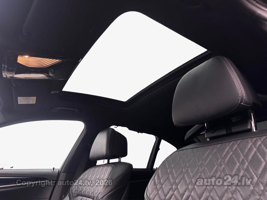 Black BMW 5 Series 2018 in Riga, with an engine capacity of 3.00 L and mileage of 135 thousand km for 32990 €, photo 17 on AUTOMOTO.COM.LV
