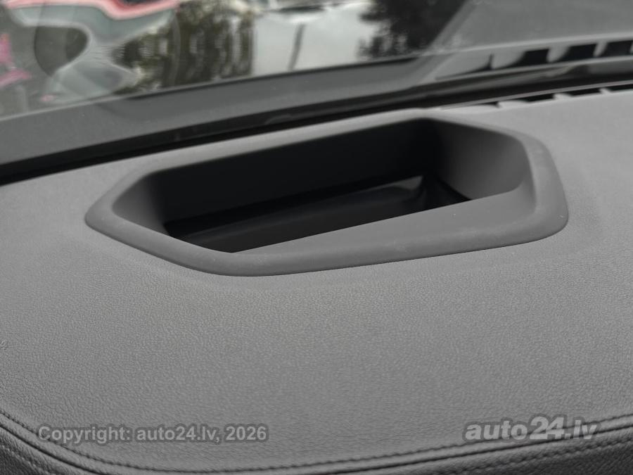 Black BMW 5 Series 2018 in Riga, with an engine capacity of 3.00 L and mileage of 135 thousand km for 32990 €, photo 18 on AUTOMOTO.COM.LV
